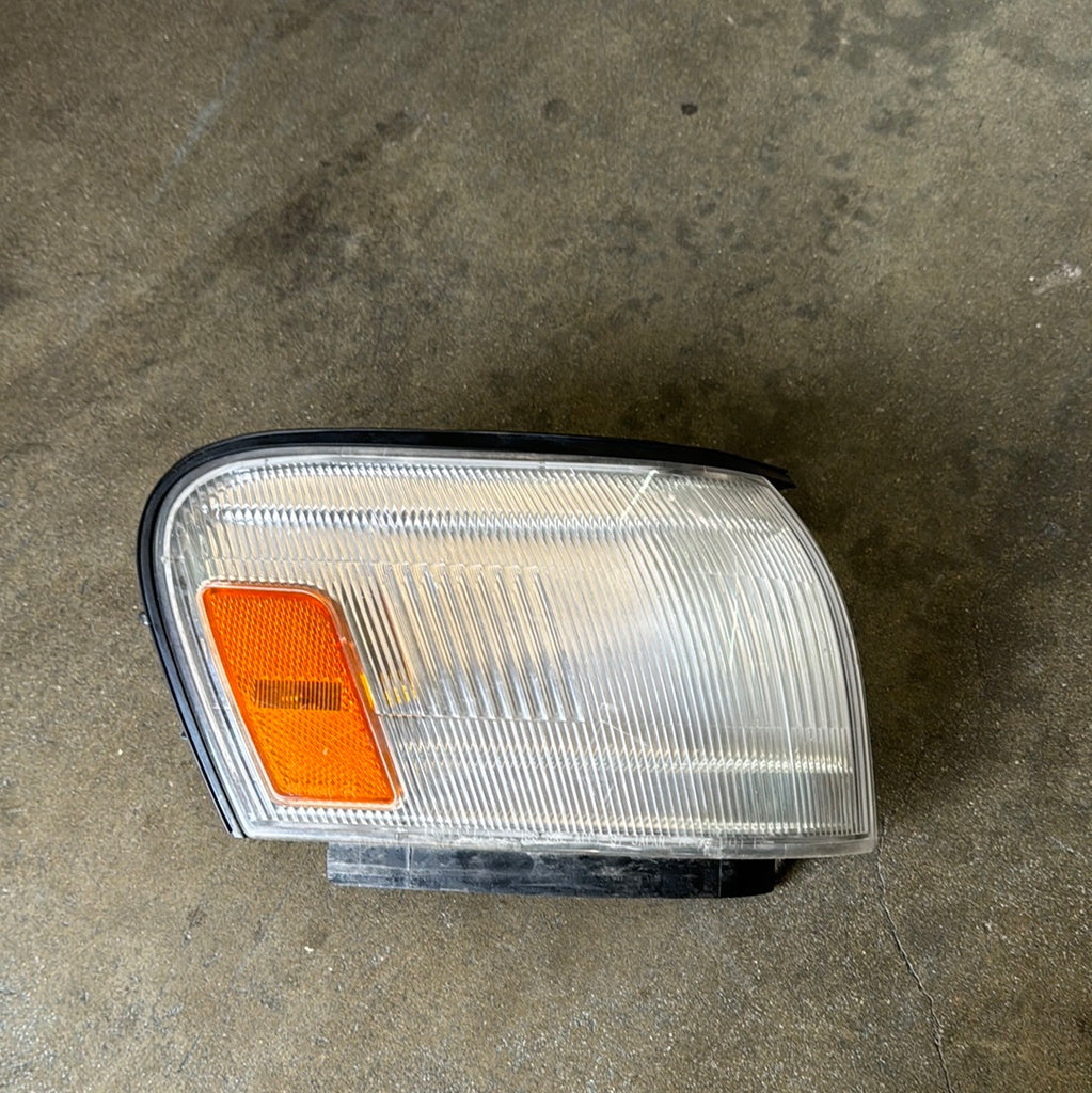 1988-1992 Toyota Cressida OEM Front Right Passenger Side Corner Light ...
